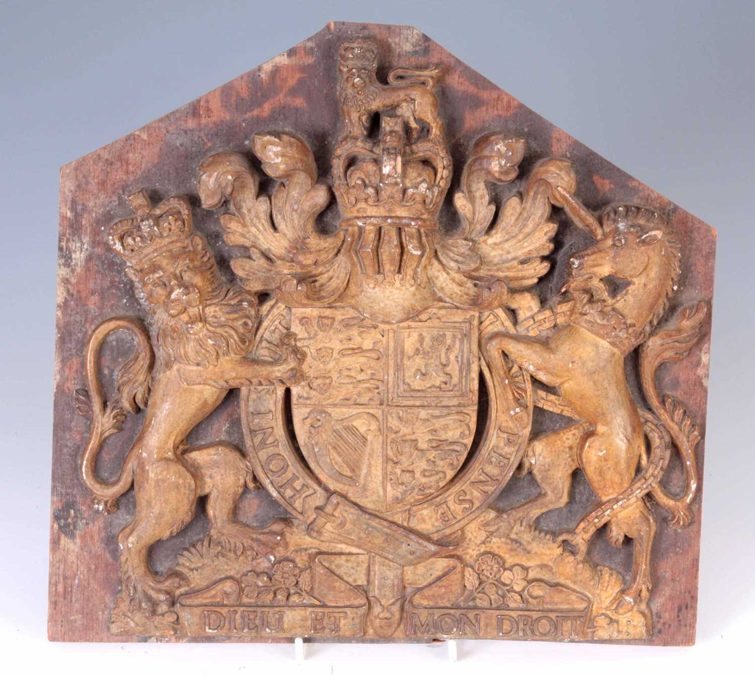 Lot 509 - A 19TH CENTURY CARVED LIME WOOD ROYAL COAT