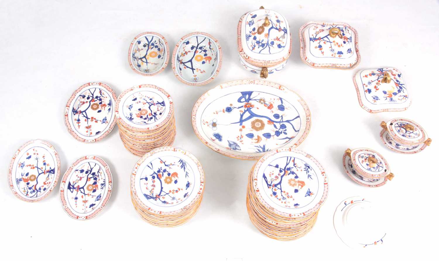 Lot 9 - AN EARLY 19TH CENTURY SPODE CHINA PART DINNER