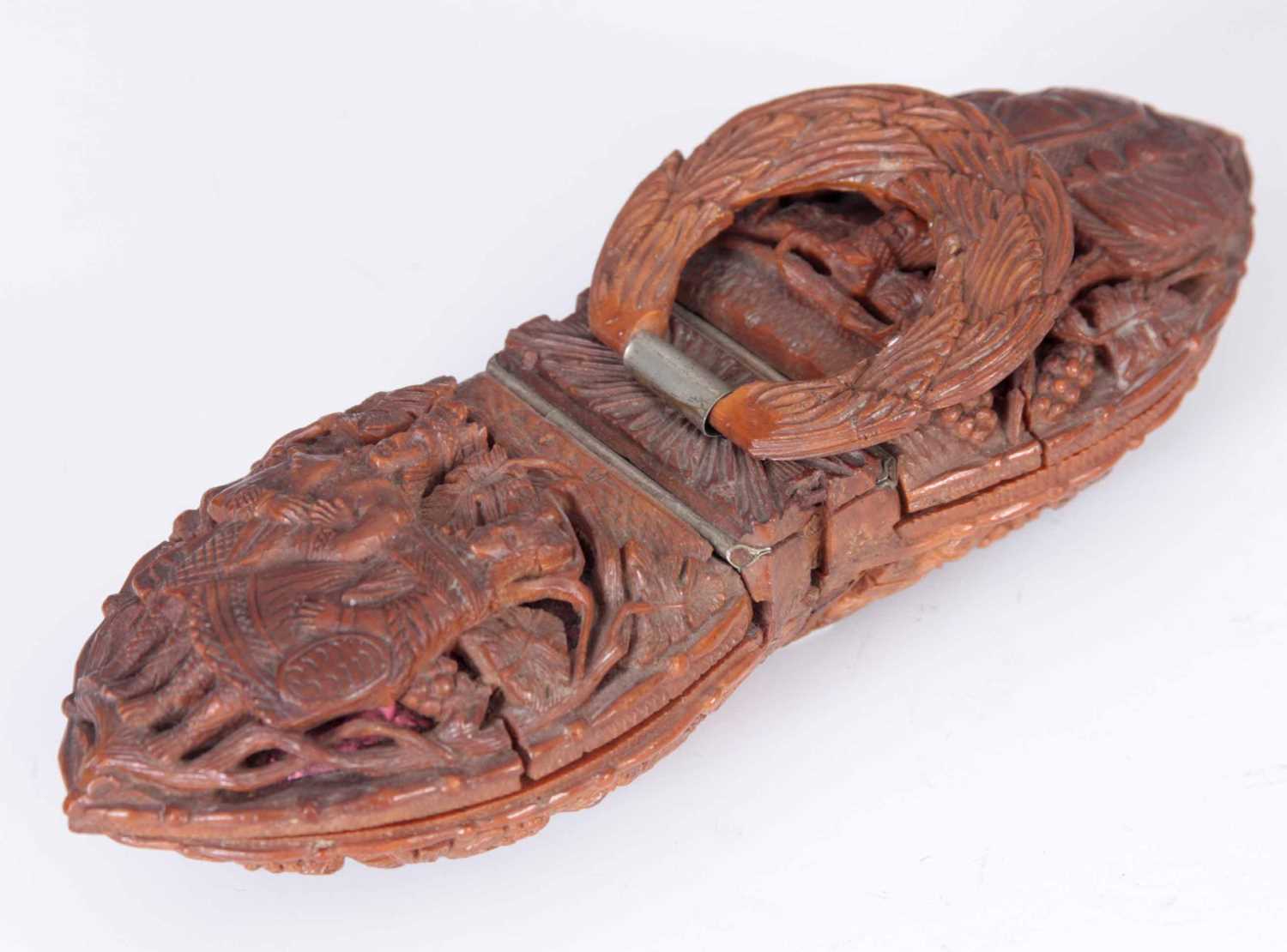 Lot 507 - AN EARLY 19TH CENTURY FRENCH COQUILLA NUT