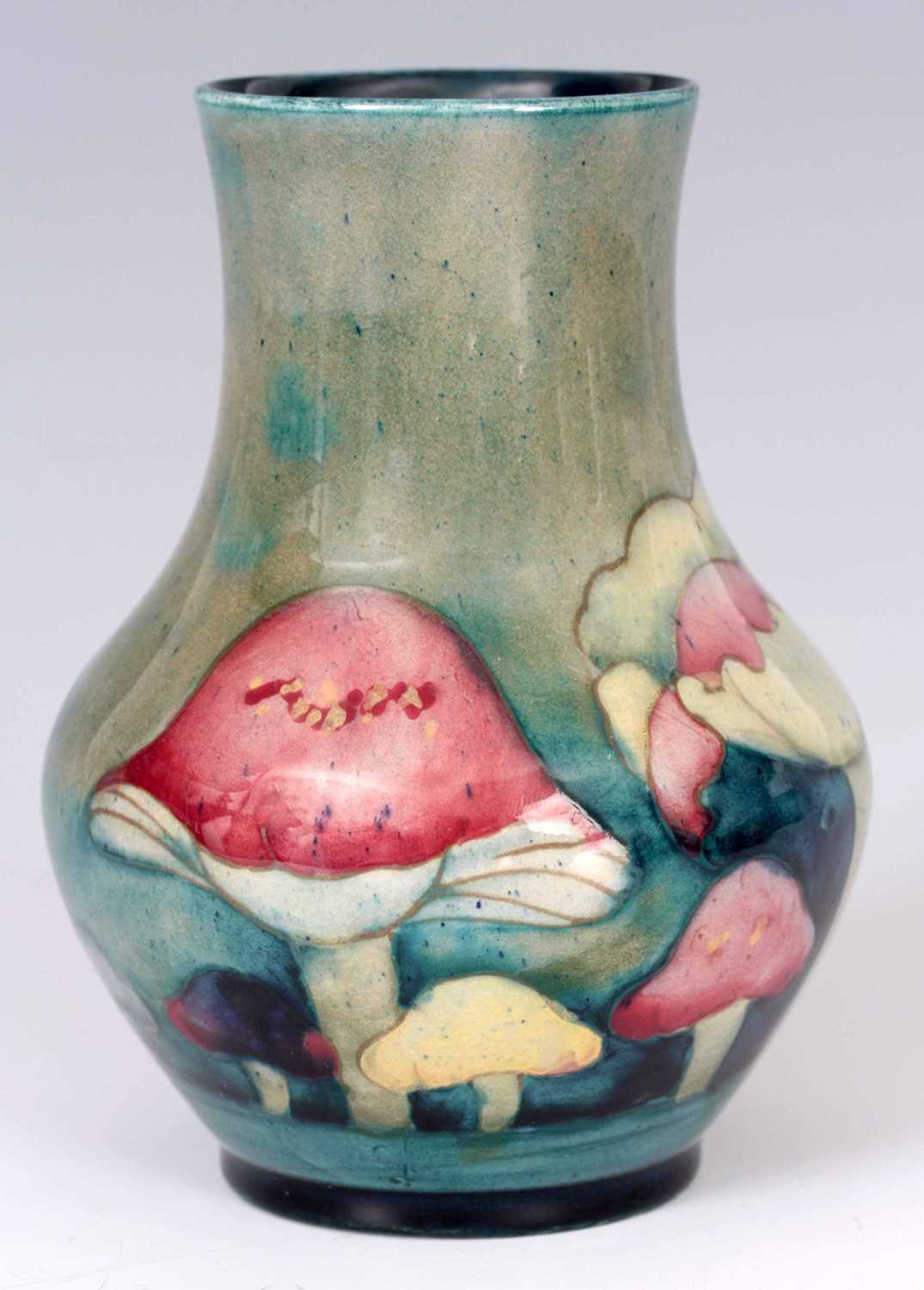 Lot 42 - AN EARLY 20th CENTURY WILLIAM MOORCROFT
