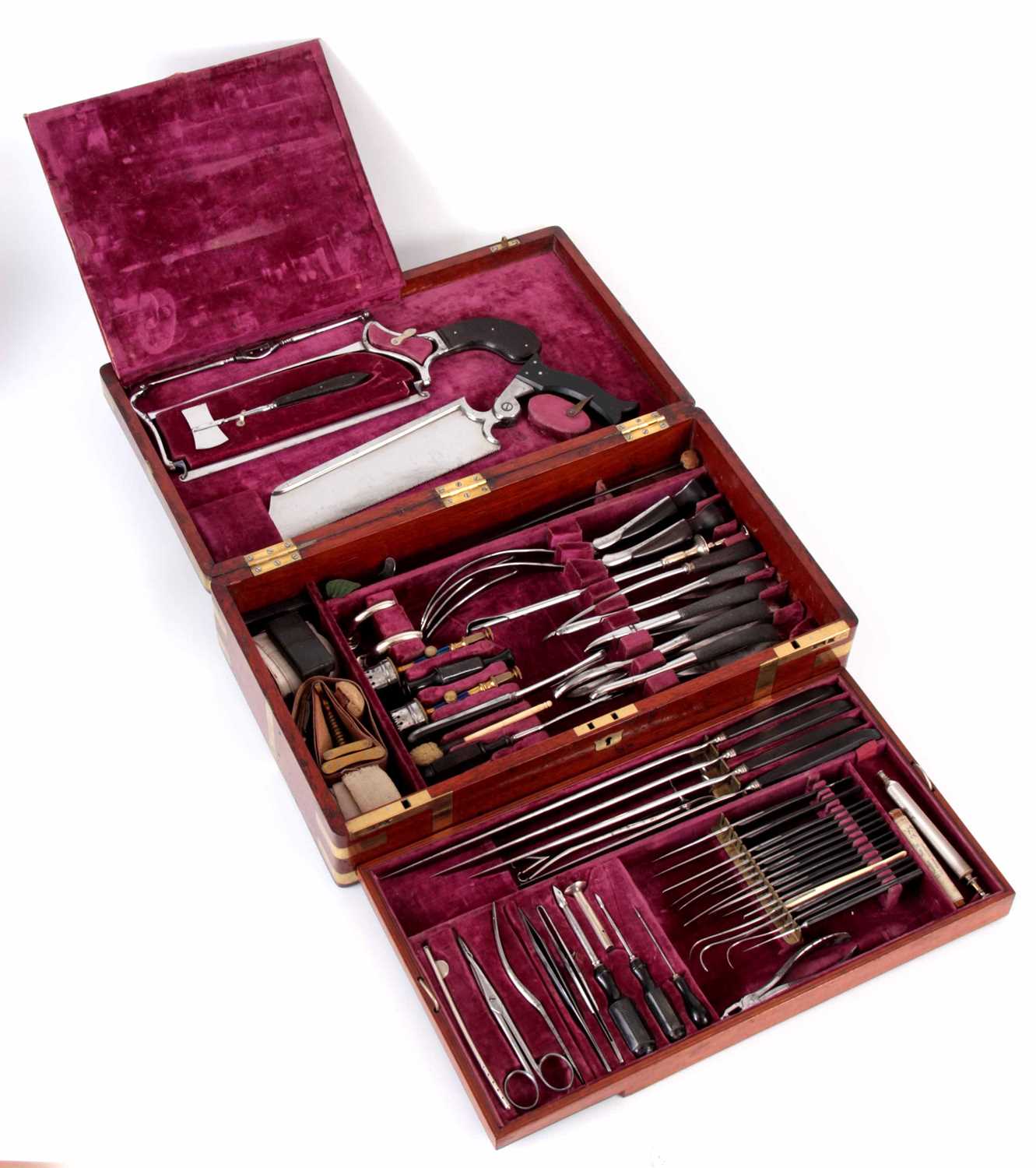 Lot 253 - A FINE SET OF SURGICAL INSTRUMENTS IN A