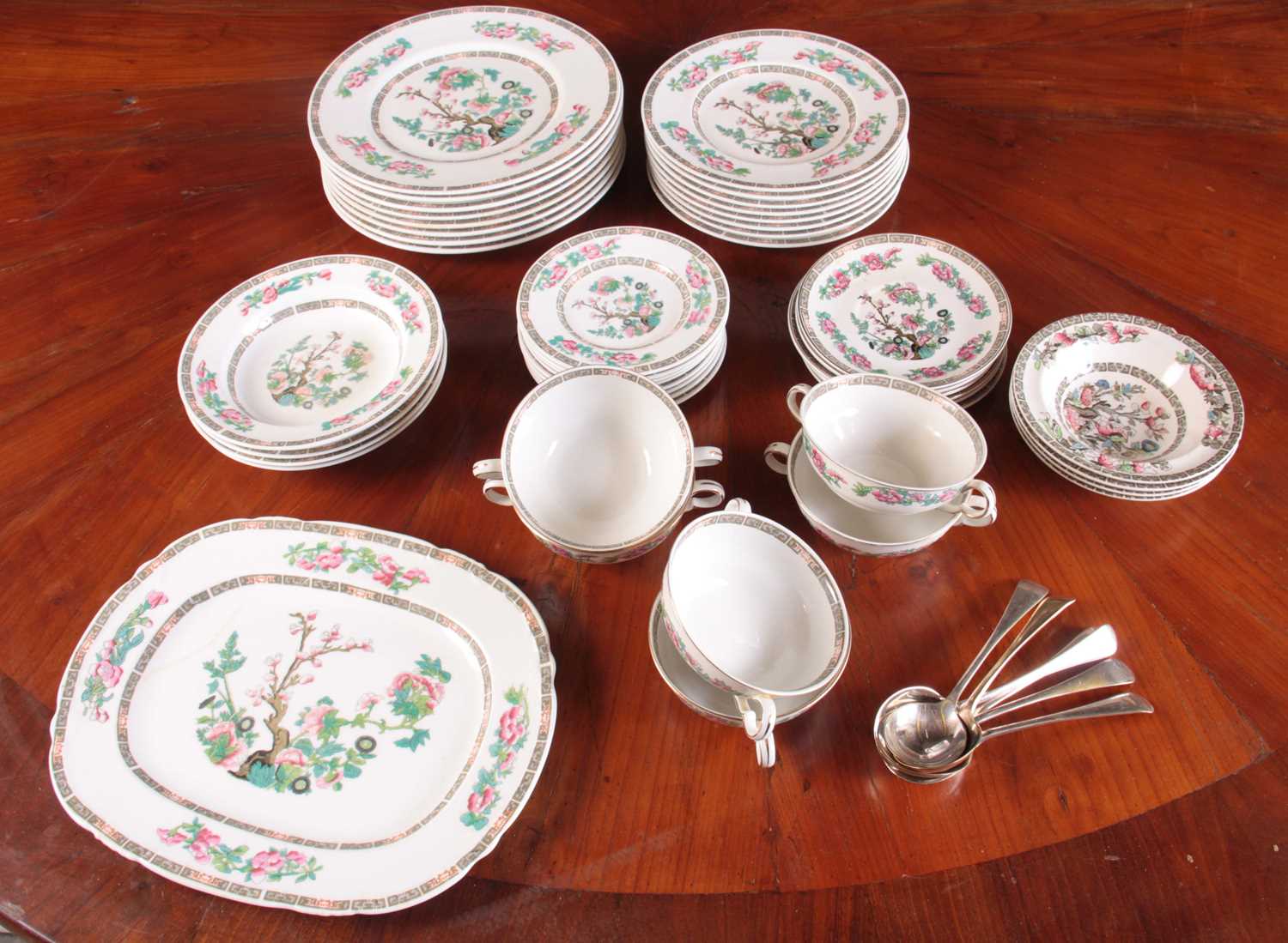 Lot 118 - AN INDIAN TREE PATTERN MADDOCK DINNER