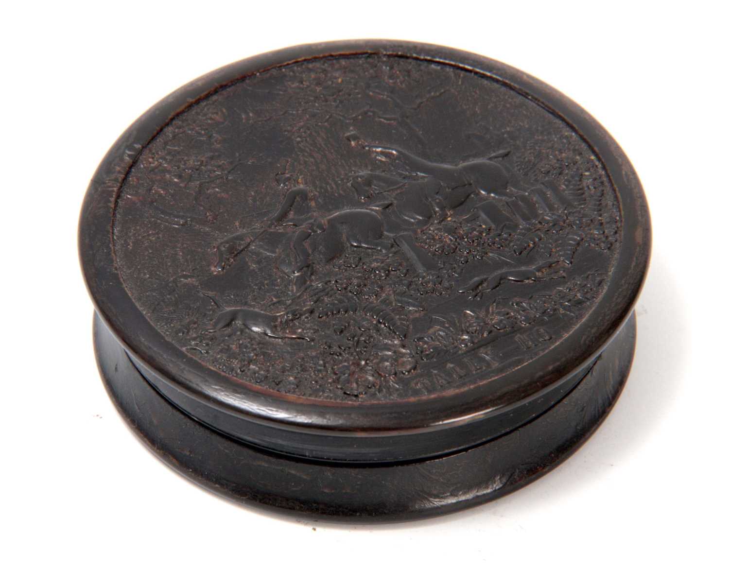 Lot 285 - A REGENCY PRESSED-HORN SNUFF BOX decorated